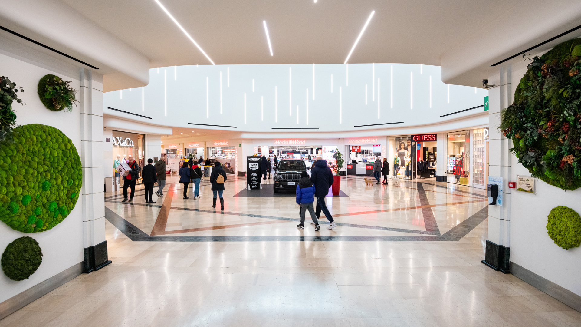 King Attitude - Centro Commerciale Collestrada